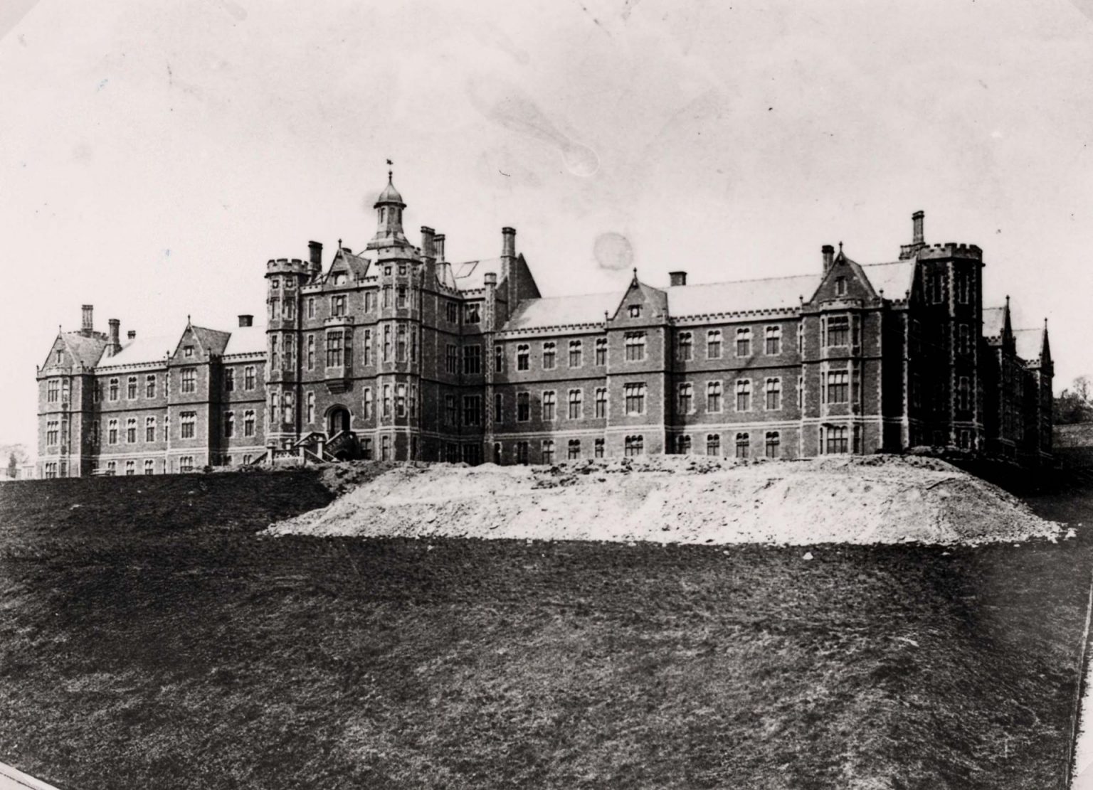 Then and now – changing Dundee: Dundee Royal Infirmary – University culture